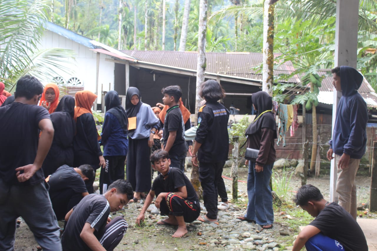 HIMASEP UTU Lakukan Kegiatan Kemah Agraris di Desa Sikundo ...